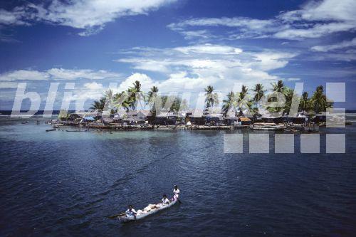 blickwinkel - Insel Aromat in der Vitiaz Strasse, Papua-Neuguinea ...