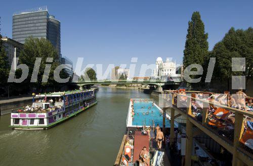 blickwinkel - Badeschiff Donaukanal, Oesterreich, Wien - swimming pool ...