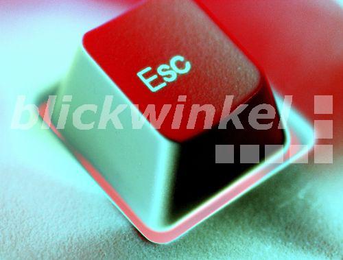 blickwinkel - Escape-Taste, Symbolfoto fuer Stress / Ausstieg aus dem ...