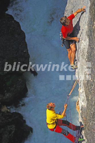 blickwinkel - Kletterer an der Felswand - climbers at rock wall ...