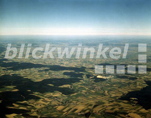 blickwinkel - Noerdlinger Ries. Der Meteroritenkrater ist aus der ...