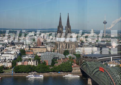 blickwinkel - Blick vom LVR-Turm auf Koeln am Rhein mit ...