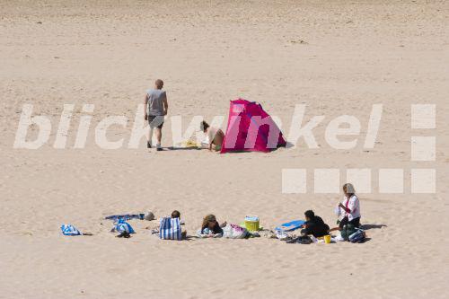 blickwinkel - Menschen am Strand, Niederlande - People at the beach ...
