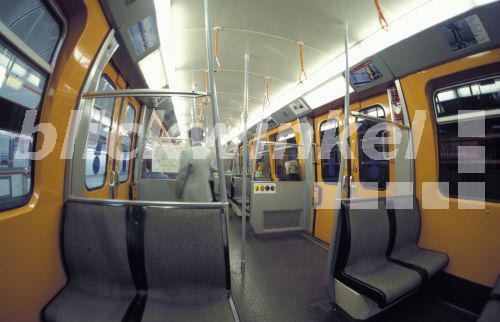 blickwinkel - Innenraum einer U-Bahn - inside of a subway - allOver