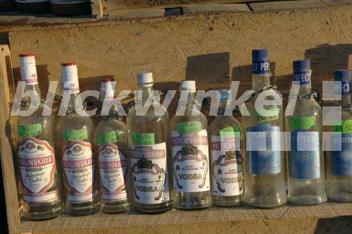 blickwinkel - Wodkaflaschen, Spirituosen, Rumaenien, Vama Veche - vodka ...
