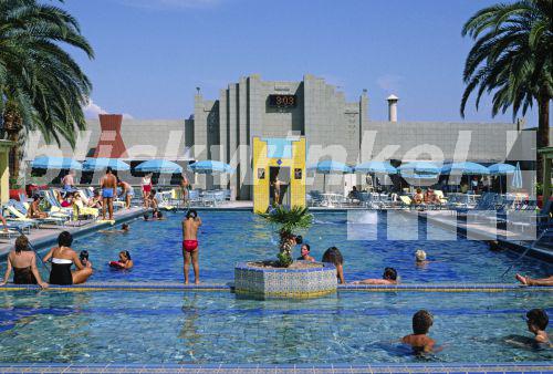blickwinkel - Swimmingpool des Hyatt Regency Hotel, USA, Arizona ...