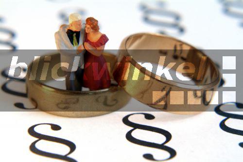 blickwinkel - Symbolbild Eherecht, Ehevertrag - symbolic for marriage ...