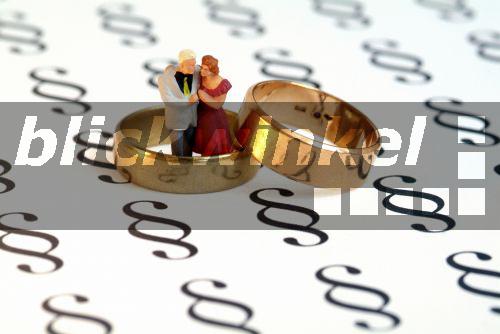 blickwinkel - Symbolbild Eherecht, Ehevertrag - symbolic for marriage ...