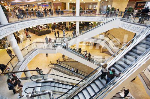blickwinkel - Innenansicht des Einkaufscenter Limbecker Platz in der ...