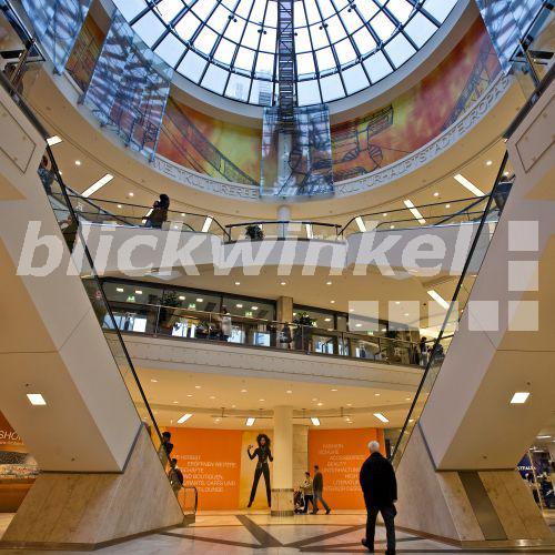 blickwinkel - Innenansicht des Einkaufscenter Limbecker Platz in der ...