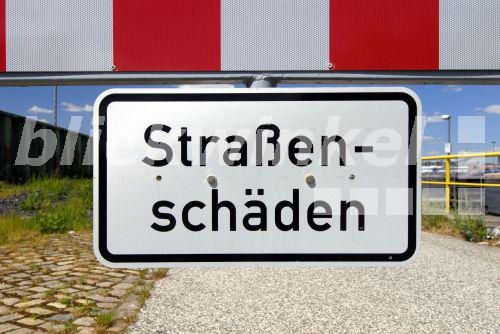 blickwinkel - Verkehrsschild Strassenschaeden - traffic sign road ...