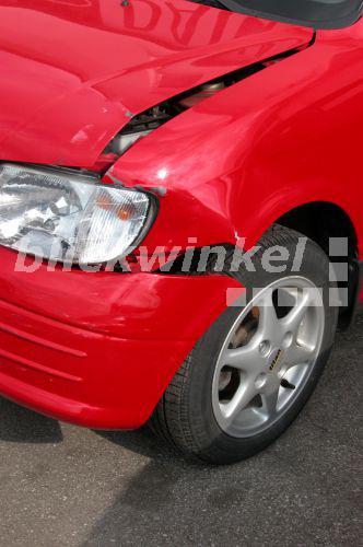 blickwinkel - Autounfall, Blechschaden am Auto - car accident, car body ...
