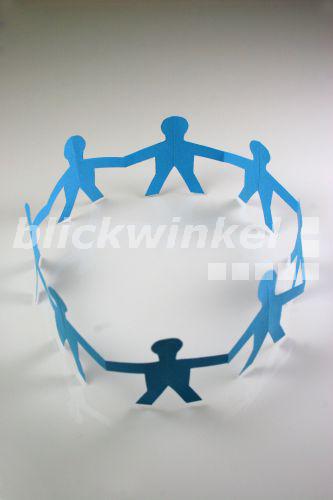 blickwinkel - Symbolbild: Miteinander - Symbol together - McPHOTO/BilderBox