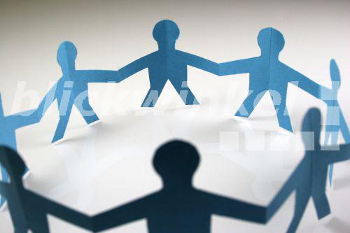 blickwinkel - Symbolbild: Miteinander - Symbol together - McPHOTO/BilderBox