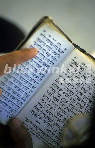 blickwinkel - Tora, Gebetsbuch der Juden, Israel, Jerusalem - Torah, prayer book of jews, Israel ...