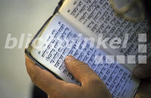 blickwinkel - Tora, Gebetsbuch der Juden, Israel, Jerusalem - Torah, prayer book of jews, Israel ...