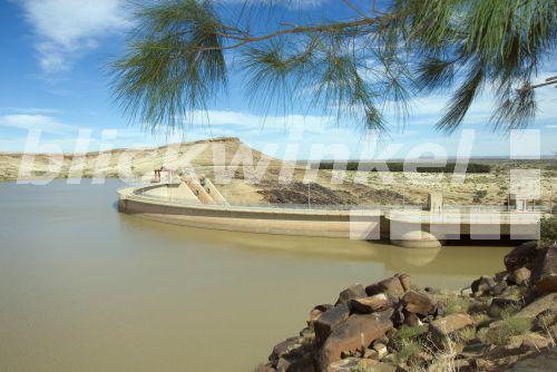 blickwinkel - Naute Damm mit Stausee, Namibia - Naute Dam and storage ...