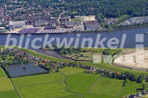 blickwinkel - Lemwerder in der Wesermarsch. Im Hintergrund Bremen ...