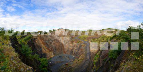 blickwinkel - Basaltsteinbruch , Deutschland, Nordrhein-Westfalen ...