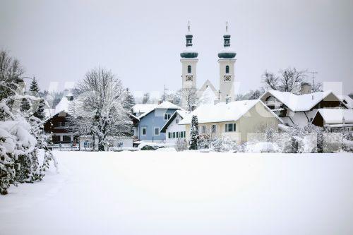 blickwinkel - Kirche St. Joseph im winterlichen Tutzing, Deutschland ...